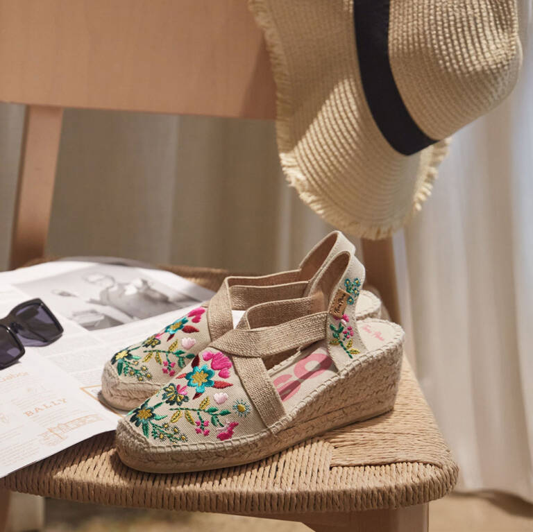 ShoeBeDoo - Fashionable Shoes and Boots for Women