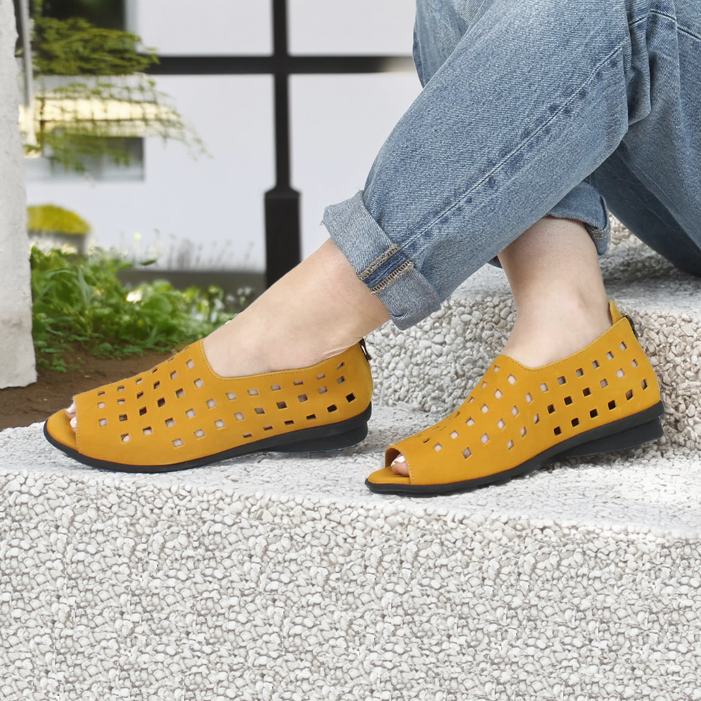 Arche Drick Kari Nubuck Leather Flats - ShoeBeDoo